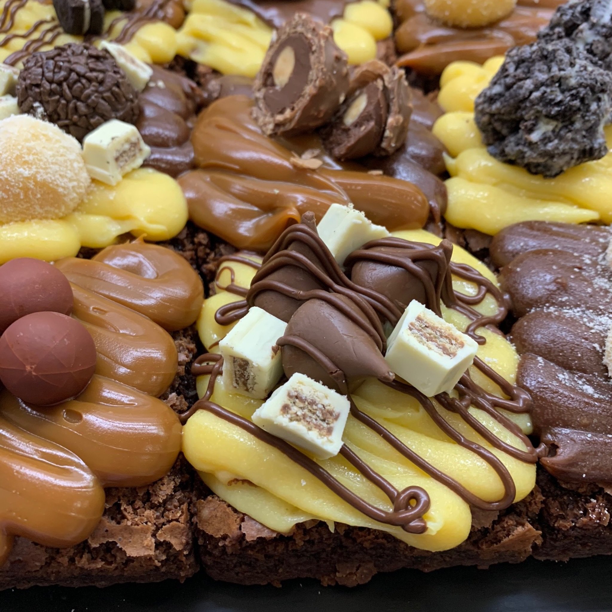 Cake de Negritos Variados - Postres Diana Carrion