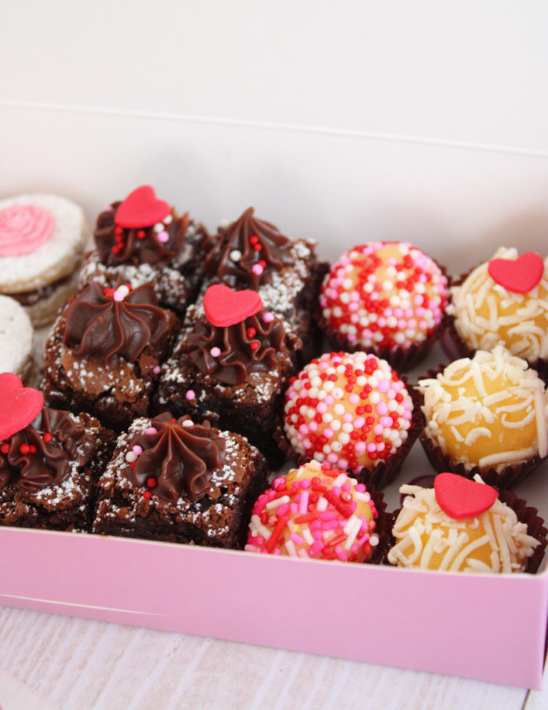 Box de dulces variados - Postres Diana Carrion